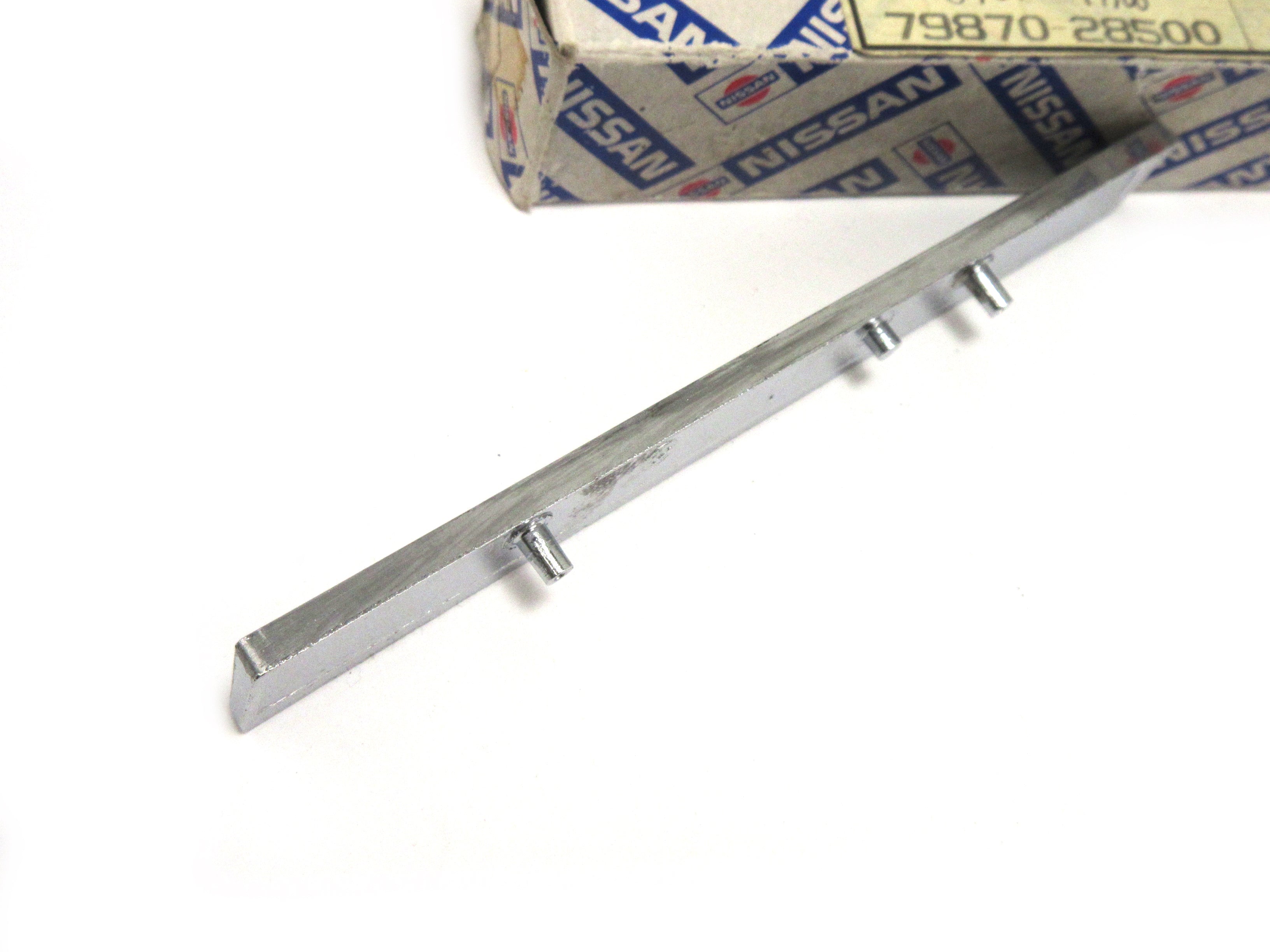 Rear Garnish Nissan Emblem for Nissan Skyline Hakosuka 1969-70 Genuine ...